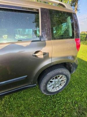 Brown Skoda Yeti 2009 in Pakruojis, with an engine capacity of 1.97 L and mileage of 391 thousand km for 2000 €, photo 13 on AUTOMOTO.COM.LV