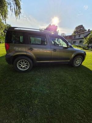 Brown Skoda Yeti 2009 in Pakruojis, with an engine capacity of 1.97 L and mileage of 391 thousand km for 2000 €, photo 14 on AUTOMOTO.COM.LV
