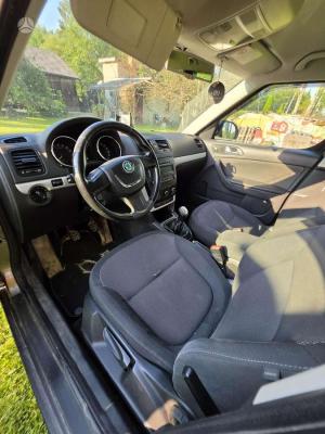 Brown Skoda Yeti 2009 in Pakruojis, with an engine capacity of 1.97 L and mileage of 391 thousand km for 2000 €, photo 16 on AUTOMOTO.COM.LV