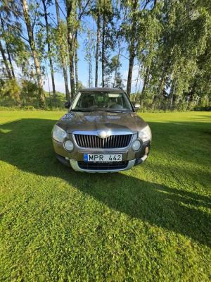 Brown Skoda Yeti 2009 in Pakruojis, with an engine capacity of 1.97 L and mileage of 391 thousand km for 2000 €, photo 17 on AUTOMOTO.COM.LV