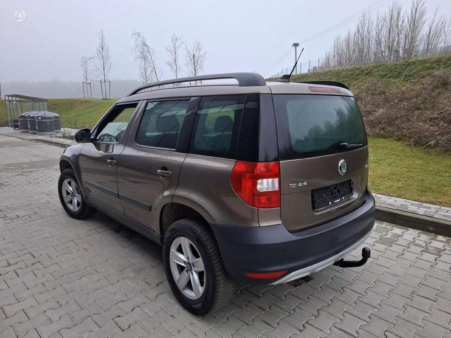 Brown Skoda Yeti 2010 in Vilnius, with an engine capacity of 1.97 L and mileage of 236 thousand km for 6650 €, photo 2 on AUTOMOTO.COM.LV