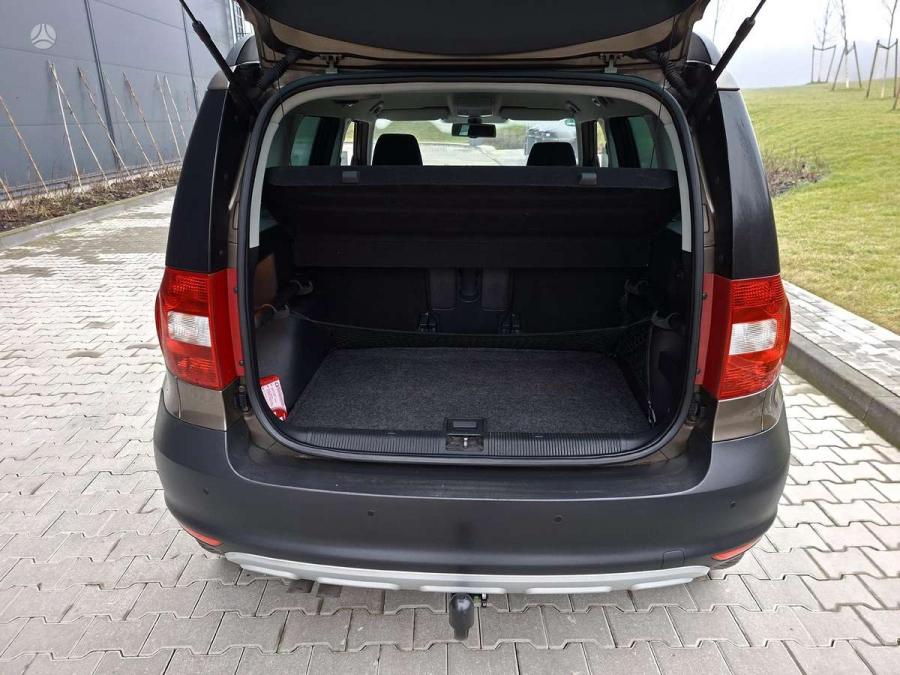 Brown Skoda Yeti 2010 in Vilnius, with an engine capacity of 1.97 L and mileage of 236 thousand km for 6650 €, photo 12 on AUTOMOTO.COM.LV