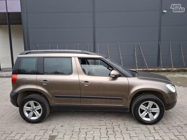 Brown Skoda Yeti 2010 in Vilnius, with an engine capacity of 2.00 L and mileage of 236 thousand km for 6550 €, photo 5 on AUTOMOTO.COM.LV