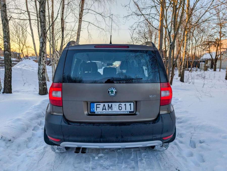 Brown Skoda Yeti 2010 in Vilnius, with an engine capacity of 1.20 L and mileage of 162 thousand km for 4200 €, photo 4 on AUTOMOTO.COM.LV