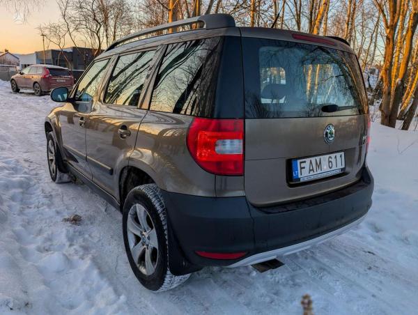 Brown Skoda Yeti 2010 in Vilnius, with an engine capacity of 1.20 L and mileage of 162 thousand km for 4200 €, photo 5 on AUTOMOTO.COM.LV