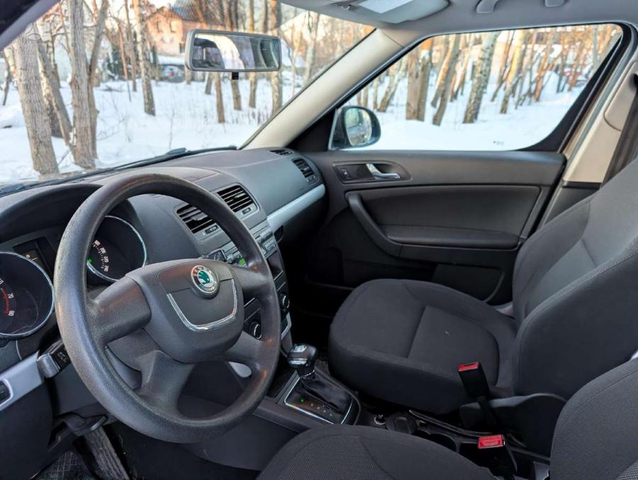 Brown Skoda Yeti 2010 in Vilnius, with an engine capacity of 1.20 L and mileage of 162 thousand km for 4200 €, photo 7 on AUTOMOTO.COM.LV