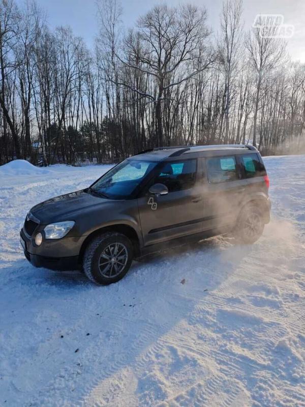 Brown Skoda Yeti 2010 in Riga, with an engine capacity of 2.00 L and mileage of 393 thousand km for 4200 €, photo 3 on AUTOMOTO.COM.LV