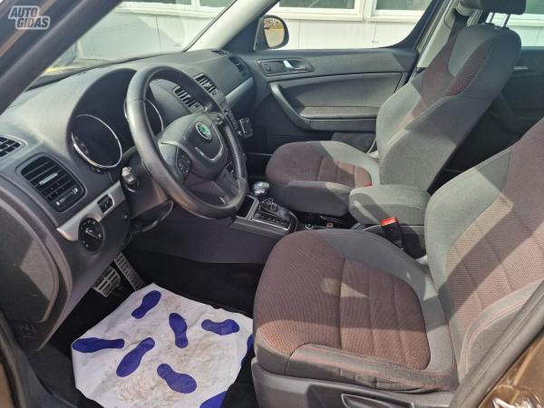 Brown Skoda Yeti 2010 in Kretinga, with an engine capacity of 2.00 L and mileage of 362 thousand km for 6350 €, photo 11 on AUTOMOTO.COM.LV