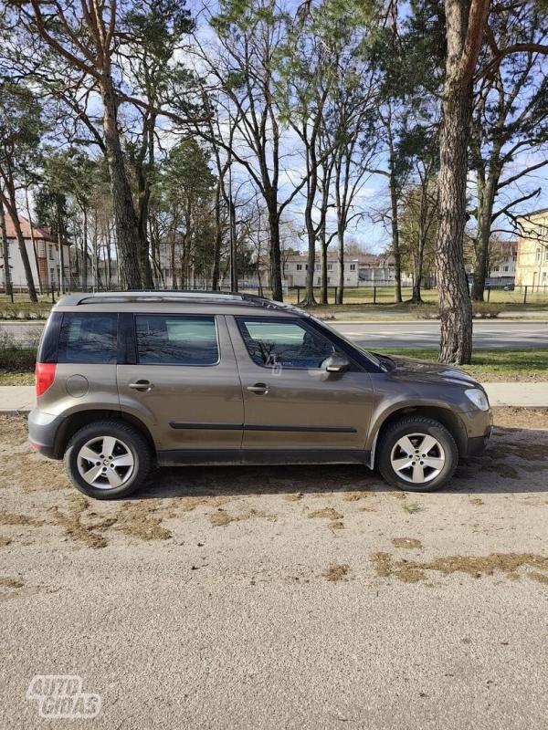 Brown Skoda Yeti 2010 in Alytus, with an engine capacity of 2.00 L and mileage of 376 thousand km for 3500 €, photo 3 on AUTOMOTO.COM.LV