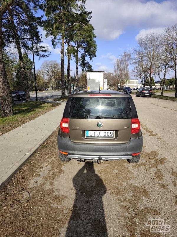 Brown Skoda Yeti 2010 in Alytus, with an engine capacity of 2.00 L and mileage of 376 thousand km for 3500 €, photo 4 on AUTOMOTO.COM.LV