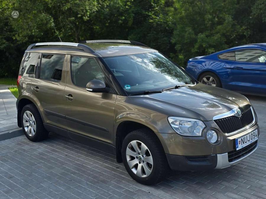 Brown Skoda Yeti 2010 in Vilnius, with an engine capacity of 1.97 L and mileage of 217 thousand km for 2700 €, photo 1 on AUTOMOTO.COM.LV