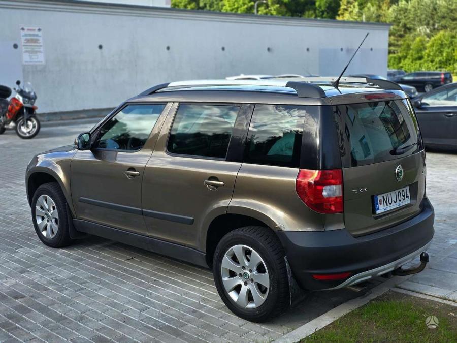 Brown Skoda Yeti 2010 in Vilnius, with an engine capacity of 1.97 L and mileage of 217 thousand km for 2700 €, photo 5 on AUTOMOTO.COM.LV