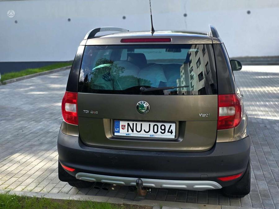 Brown Skoda Yeti 2010 in Vilnius, with an engine capacity of 1.97 L and mileage of 217 thousand km for 2700 €, photo 6 on AUTOMOTO.COM.LV