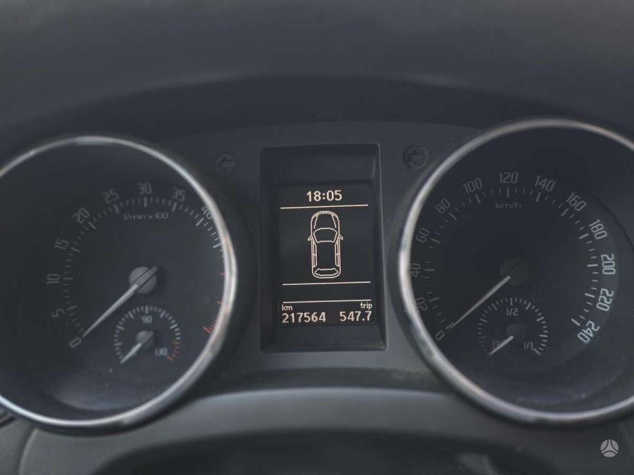 Brown Skoda Yeti 2010 in Vilnius, with an engine capacity of 1.97 L and mileage of 217 thousand km for 2700 €, photo 10 on AUTOMOTO.COM.LV