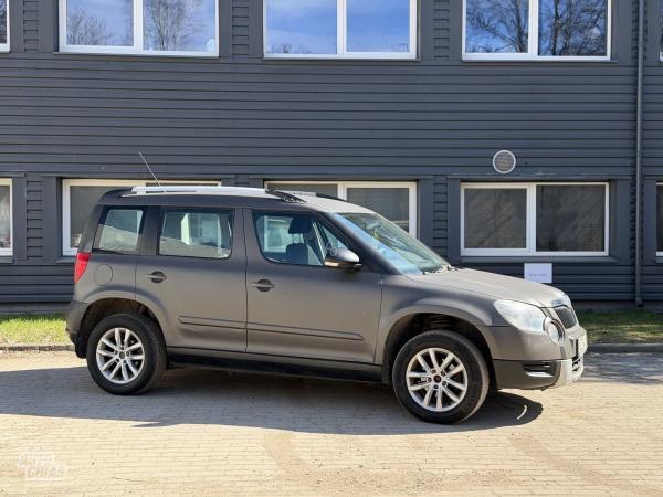 Brown Skoda Yeti 2011 in Vilnius, with an engine capacity of 1.20 L and mileage of 265 thousand km for 2800 €, photo 2 on AUTOMOTO.COM.LV