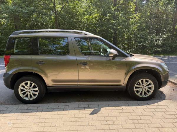 Brown Skoda Yeti 2011 in Anyksciai, with an engine capacity of 1.60 L and mileage of 201 thousand km for 4000 €, photo 1 on AUTOMOTO.COM.LV