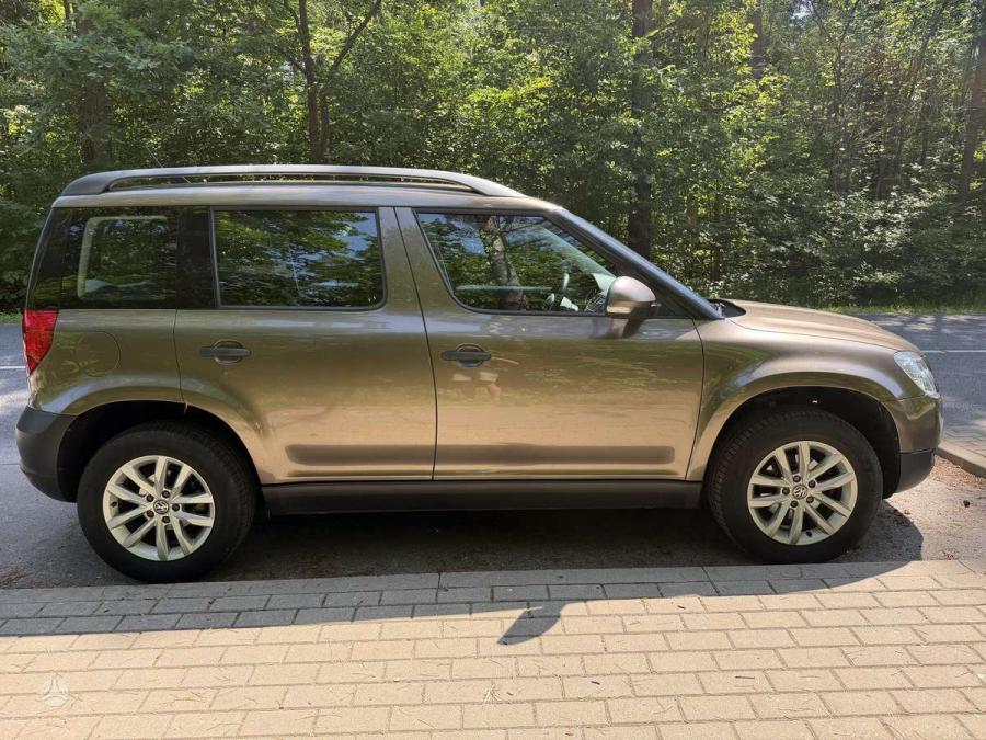 Brown Skoda Yeti 2011 in Anyksciai, with an engine capacity of 1.60 L and mileage of 201 thousand km for 4000 €, photo 1 on AUTOMOTO.COM.LV