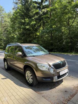 Brown Skoda Yeti 2011 in Anyksciai, with an engine capacity of 1.60 L and mileage of 201 thousand km for 4000 €, photo 3 on AUTOMOTO.COM.LV