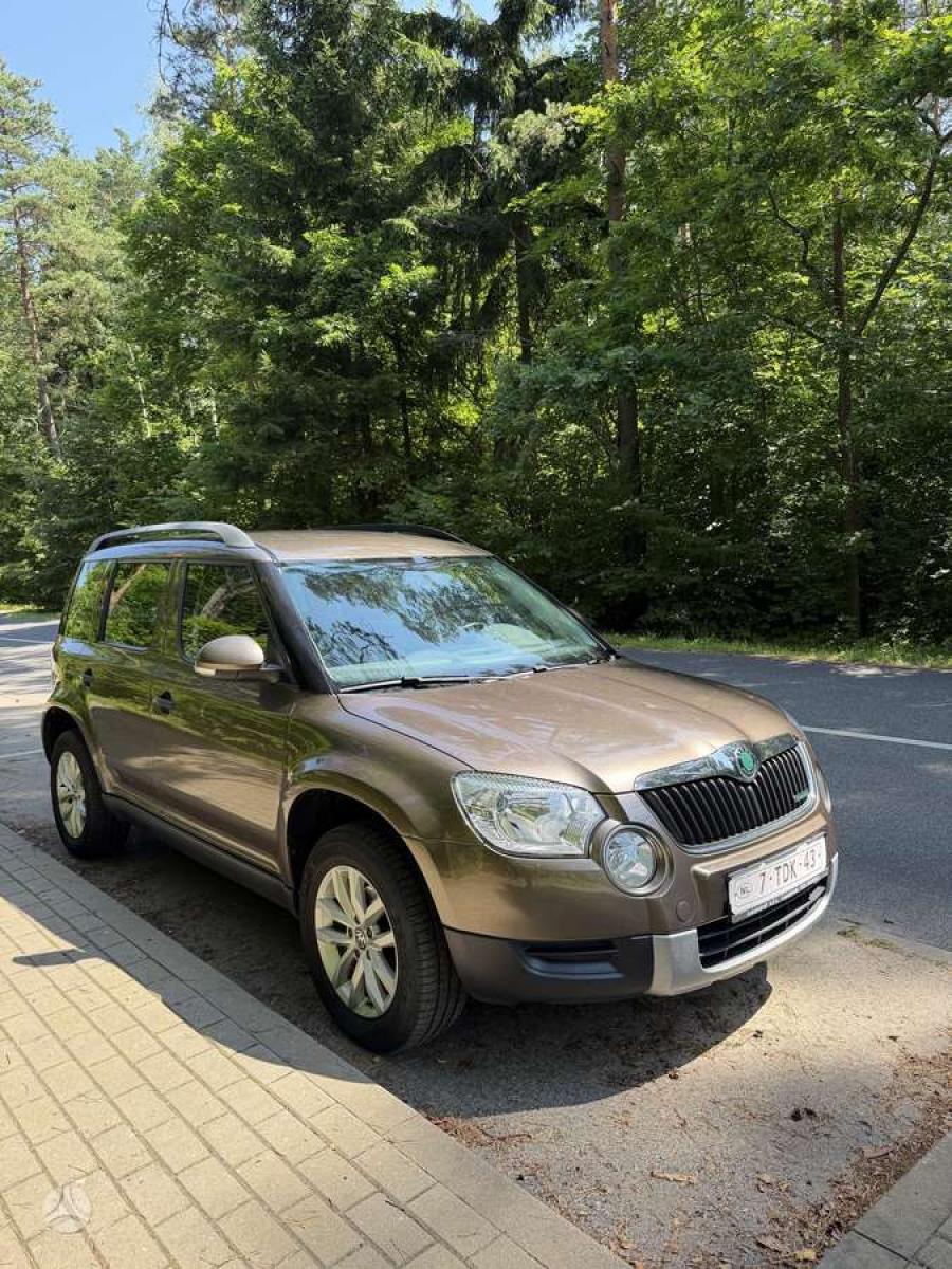 Brown Skoda Yeti 2011 in Anyksciai, with an engine capacity of 1.60 L and mileage of 201 thousand km for 4000 €, photo 3 on AUTOMOTO.COM.LV