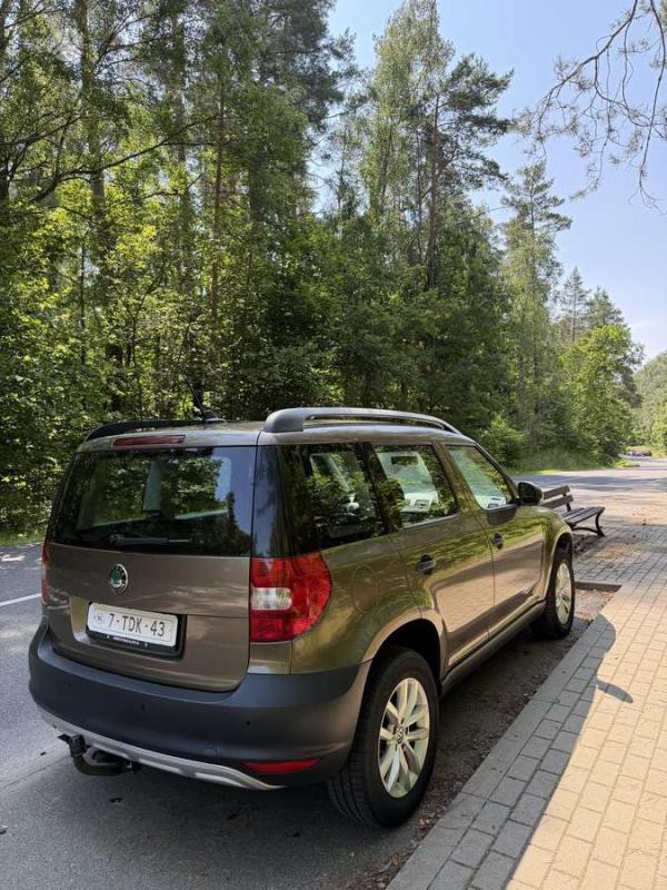 Brown Skoda Yeti 2011 in Anyksciai, with an engine capacity of 1.60 L and mileage of 201 thousand km for 4000 €, photo 3 on AUTOMOTO.COM.LV