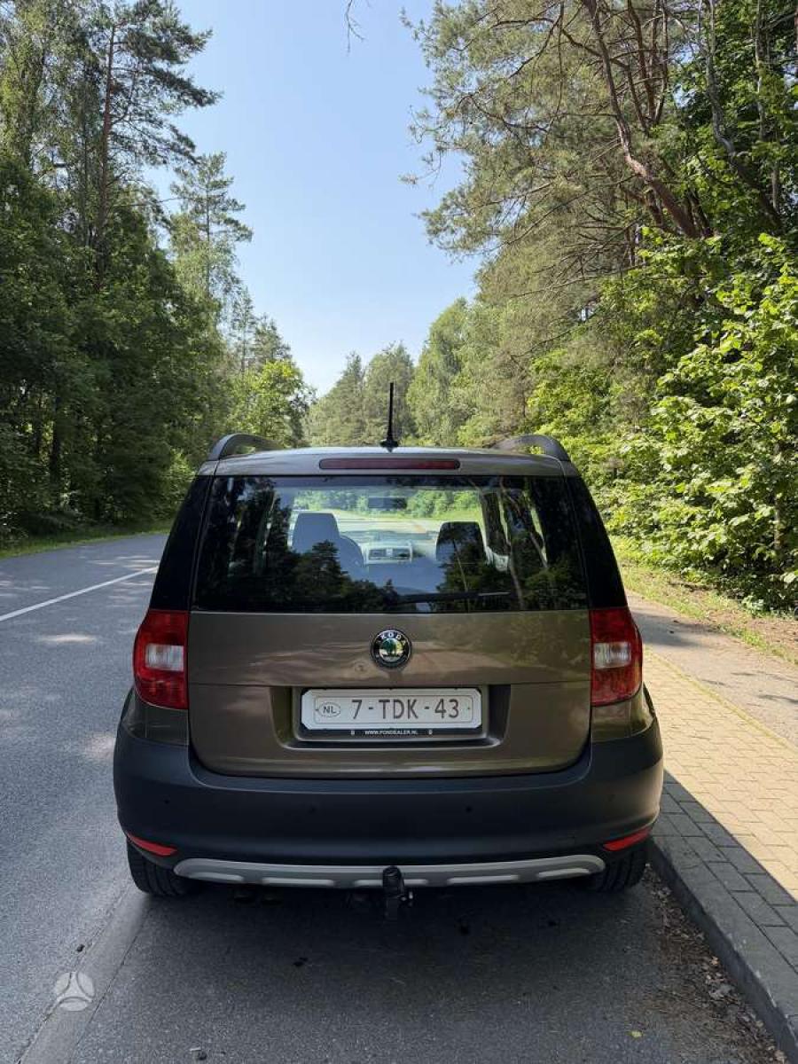 Brown Skoda Yeti 2011 in Anyksciai, with an engine capacity of 1.60 L and mileage of 201 thousand km for 4000 €, photo 6 on AUTOMOTO.COM.LV