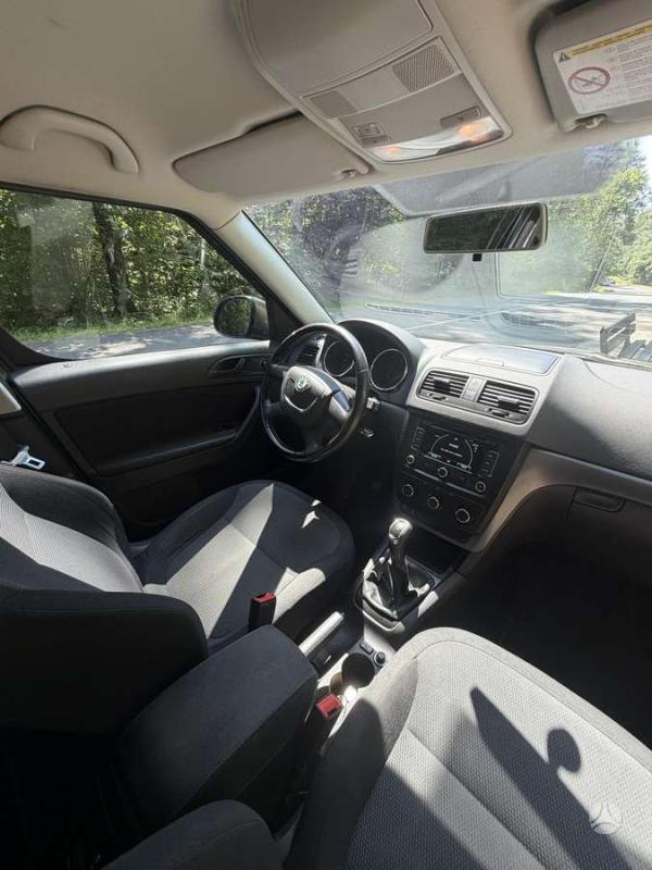 Brown Skoda Yeti 2011 in Anyksciai, with an engine capacity of 1.60 L and mileage of 201 thousand km for 4000 €, photo 6 on AUTOMOTO.COM.LV