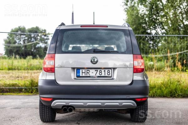 Brown Skoda Yeti 2011 in Riga, with an engine capacity of 1.80 L and mileage of 278 thousand km for 4990 €, photo 8 on AUTOMOTO.COM.LV