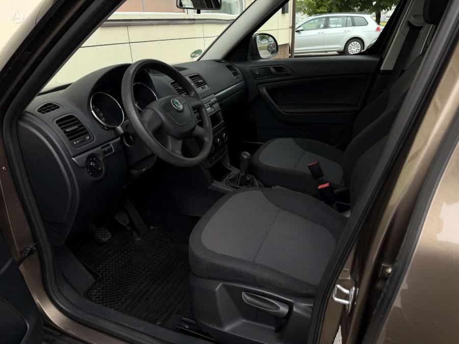 Brūns Skoda Yeti 2011 Kretinga, ar dzinēja tilpumu 1.97 L un nobraukumu 282 tūkst. km par 5555 €, foto 17 vietnē AUTOMOTO.COM.LV