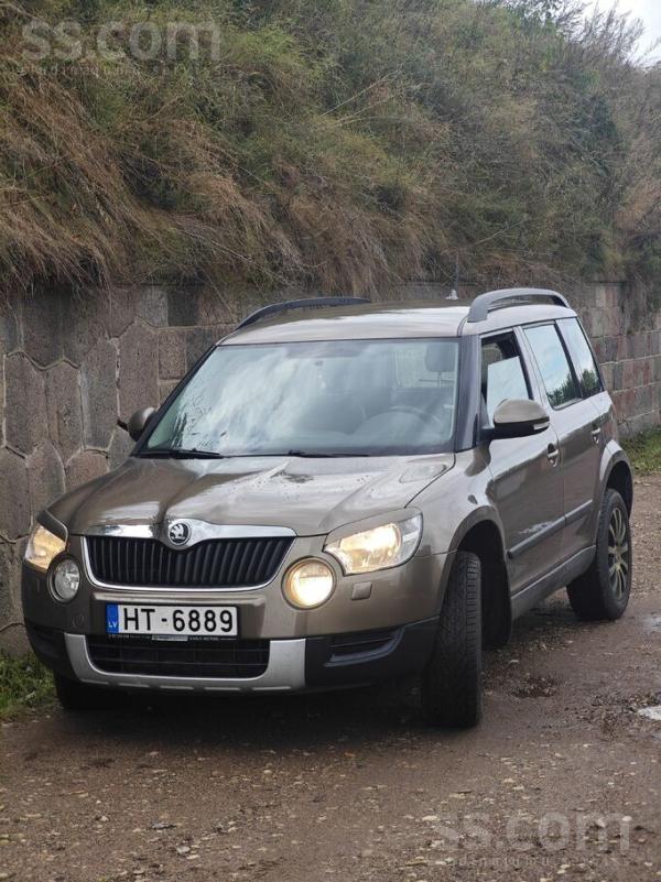 Brown Skoda Yeti 2011 in Daugavpils, with an engine capacity of 2.00 L and mileage of 181 thousand km for 5600 €, photo 1 on AUTOMOTO.COM.LV