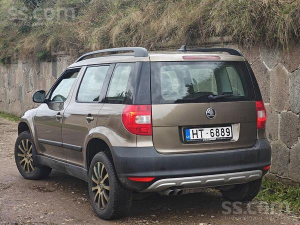 Brown Skoda Yeti 2011 in Daugavpils, with an engine capacity of 2.00 L and mileage of 181 thousand km for 5600 €, photo 3 on AUTOMOTO.COM.LV