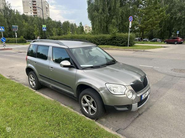 Brown Skoda Yeti 2011 in Vilnius, with an engine capacity of 1.20 L and mileage of 169 thousand km for 1089 €, photo 1 on AUTOMOTO.COM.LV