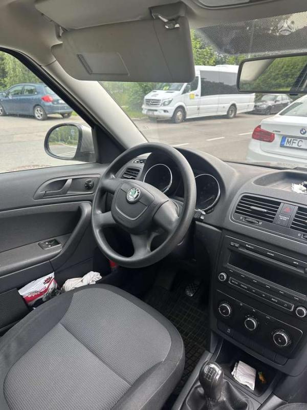 Brown Skoda Yeti 2011 in Vilnius, with an engine capacity of 1.20 L and mileage of 169 thousand km for 1089 €, photo 10 on AUTOMOTO.COM.LV