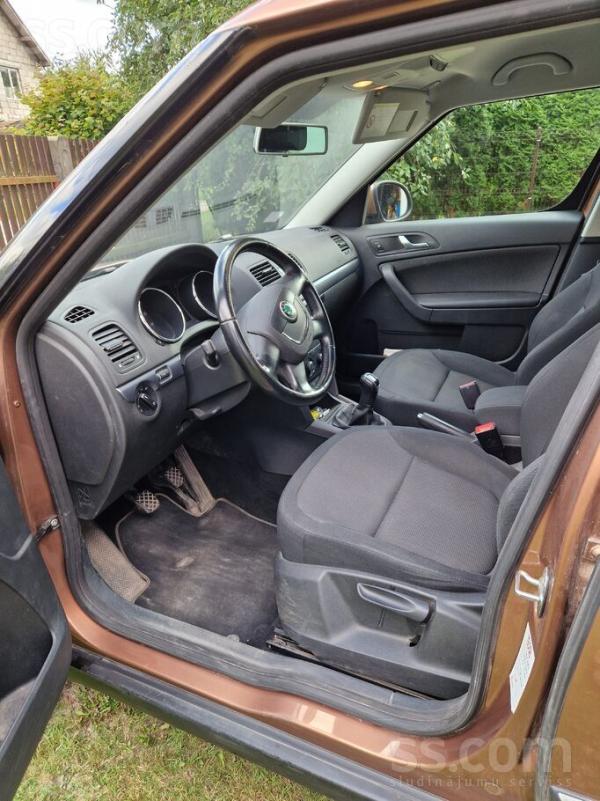 Brown Skoda Yeti 2012 in Jurmala, with an engine capacity of 1.40 L and mileage of 209 thousand km for 2650 €, photo 7 on AUTOMOTO.COM.LV