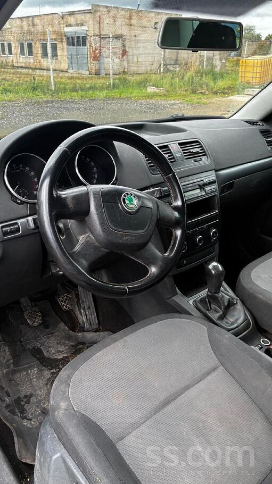 Brown Skoda Yeti 2012 in Valmiera, with an engine capacity of 2.00 L and mileage of 411 thousand km for 1300 €, photo 14 on AUTOMOTO.COM.LV