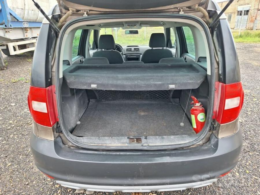 Brown Skoda Yeti 2012 in Valmiera, with an engine capacity of 2.00 L and mileage of 411 thousand km for 1300 €, photo 16 on AUTOMOTO.COM.LV