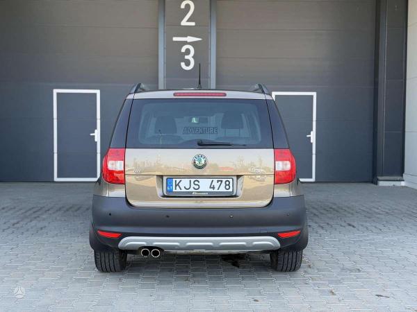 Brown Skoda Yeti 2013 in Vilnius, with an engine capacity of 1.97 L and mileage of 122 thousand km for 5490 €, photo 9 on AUTOMOTO.COM.LV