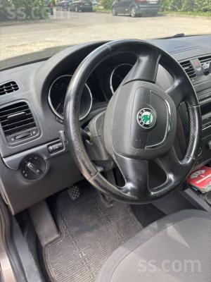 Brown Skoda Yeti 2013 in Bauska, with an engine capacity of 2.00 L and mileage of 170 thousand km for 6200 €, photo 11 on AUTOMOTO.COM.LV