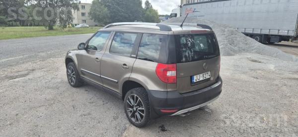 Brown Skoda Yeti 2013 in Riga, with an engine capacity of 2.00 L and mileage of 155 thousand km for 5500 €, photo 3 on AUTOMOTO.COM.LV