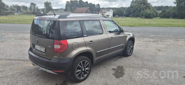 Brown Skoda Yeti 2013 in Riga, with an engine capacity of 2.00 L and mileage of 155 thousand km for 5500 €, photo 4 on AUTOMOTO.COM.LV