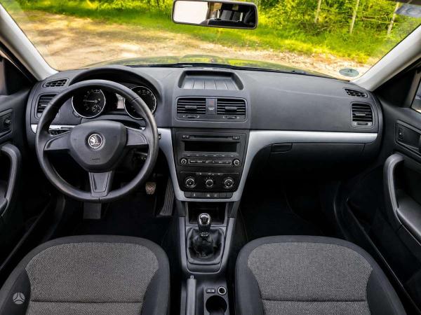 Brown Skoda Yeti 2014 in Ignalina, with an engine capacity of 1.97 L and mileage of 250 thousand km for 6650 €, photo 8 on AUTOMOTO.COM.LV