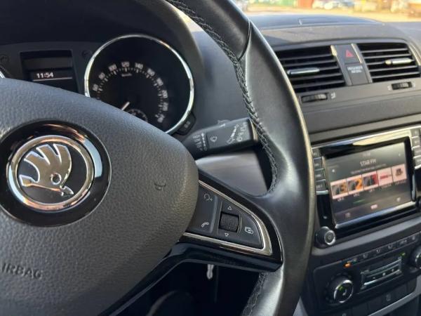 Brown Skoda Yeti 2017 in Riga, with an engine capacity of 1.40 L and mileage of 165 thousand km for 8999 €, photo 8 on AUTOMOTO.COM.LV