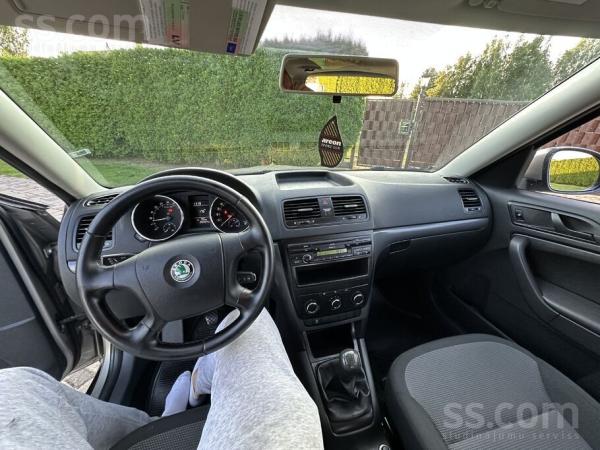 Brown Skoda Yeti 2011 in Ogre, with an engine capacity of 2.00 L and mileage of 250 thousand km for 4400 €, photo 8 on AUTOMOTO.COM.LV