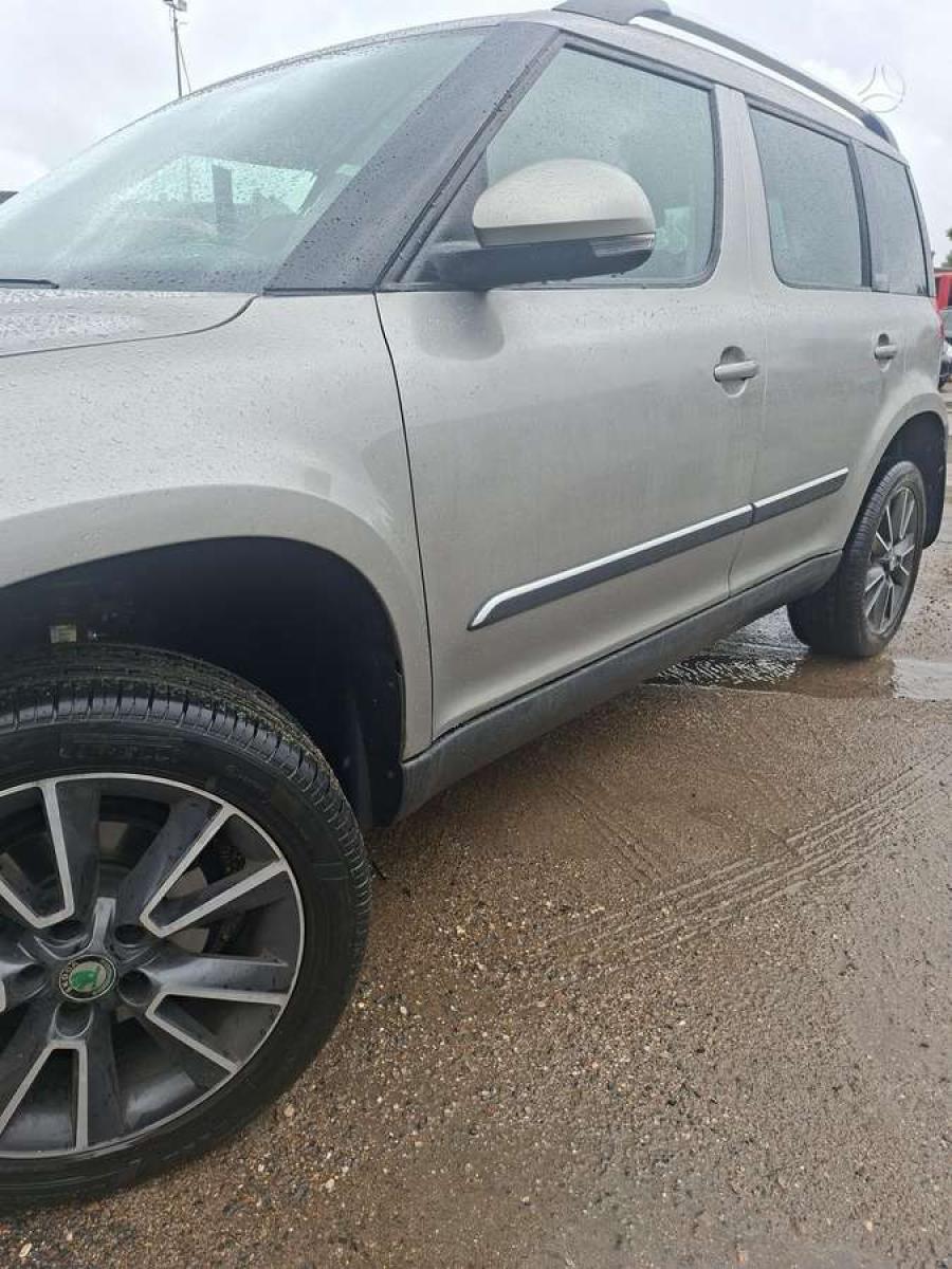 Brown Skoda Yeti 2013 in Vilnius, with an engine capacity of 1.20 L and mileage of 122 thousand km for 3700 €, photo 6 on AUTOMOTO.COM.LV