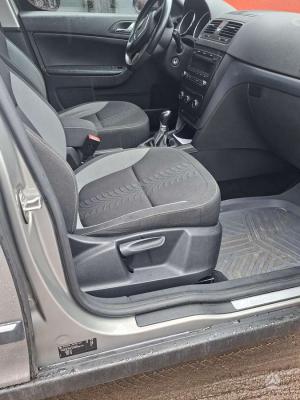 Brown Skoda Yeti 2013 in Vilnius, with an engine capacity of 1.20 L and mileage of 122 thousand km for 3700 €, photo 10 on AUTOMOTO.COM.LV