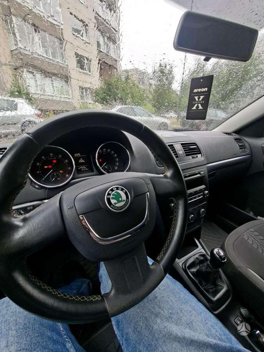 Brown Skoda Yeti 2013 in Vilnius, with an engine capacity of 1.20 L and mileage of 122 thousand km for 3700 €, photo 11 on AUTOMOTO.COM.LV