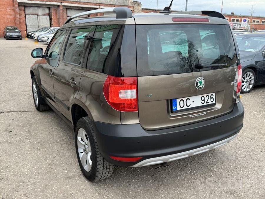 Brown Skoda Yeti 2014 in Daugavpils, with an engine capacity of 2.00 L and mileage of 0 thousand km for 6250 €, photo 4 on AUTOMOTO.COM.LV