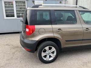 Brown Skoda Yeti 2014 in Daugavpils, with an engine capacity of 2.00 L and mileage of 0 thousand km for 6250 €, photo 8 on AUTOMOTO.COM.LV