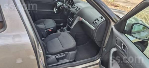 Brown Skoda Yeti 2017 in Riga, with an engine capacity of 2.00 L and mileage of 295 thousand km for 5300 €, photo 7 on AUTOMOTO.COM.LV