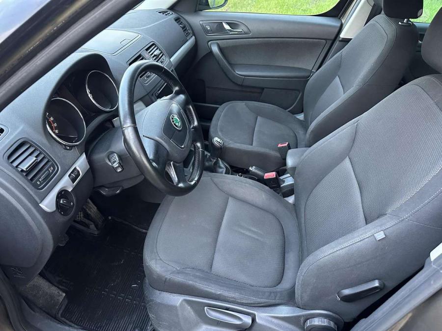Brown Skoda Yeti 2010 in Prienai, with an engine capacity of 2.00 L and mileage of 302 thousand km for 2150 €, photo 7 on AUTOMOTO.COM.LV