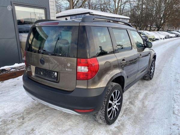 Brown Skoda Yeti 2011 in Klaipeda, with an engine capacity of 1.20 L and mileage of 146 thousand km for 3999 €, photo 4 on AUTOMOTO.COM.LV